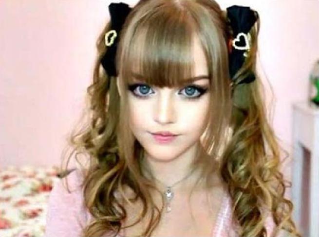 Dakota Rose in arte Kota Koti è la Barbie umana - foto e video